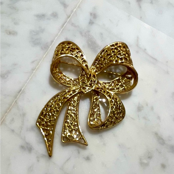 Jewelry | Gold Bow Pin | Poshmark